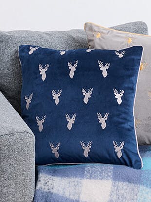 Textiles - Hats, Scarves & Blankets | EWM