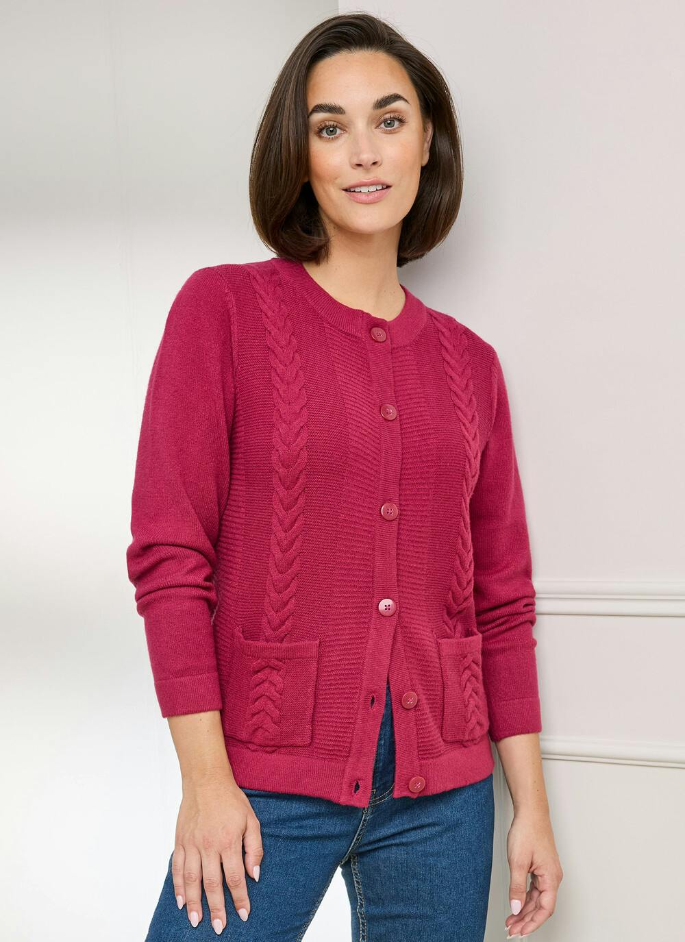 Single Cable Knit Crew Neck Cardigan | EWM